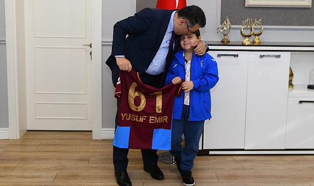 GENÇ’TEN YUSUF EMİR’E TRABZONSPOR FORMASI! - Trabzonspor - Trabzonx.com