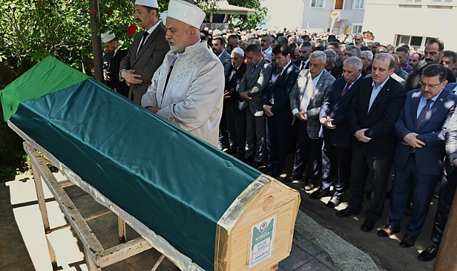 REKTÖR PROF. DR. ÇUVALCI’NIN ANNESİ SON YOLCULUĞUNA UĞURLANDI - Trabzon ... REKTÖR PROF. DR. ÇUVALCI’NIN ANNESİ SON YOLCULUĞUNA UĞURLANDI - Trabzon ...